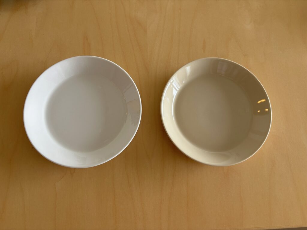 イッタラのティーマ リネンの色を買いました。ティーマは流行関係なく日常的に使えるお皿です | 家と、暮らしのこと。